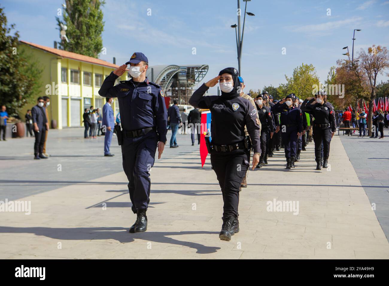 Hijabed police officers hi-res stock photography and images - Alamy