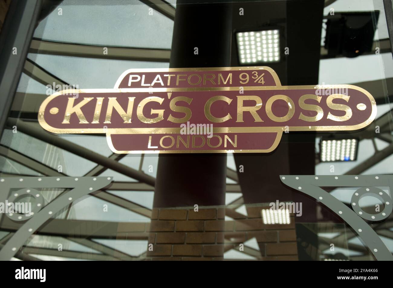 Platform 9 3/4 - Harry Potter's Platform, Kings Cross Station; Camden ...