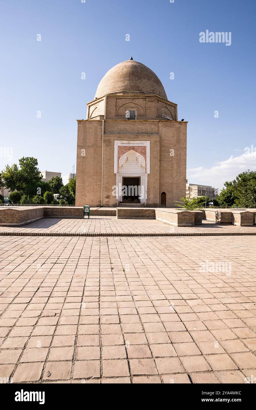 Front of the Rukhobod Mausoleum in Samarkand Stock Photo - Alamy