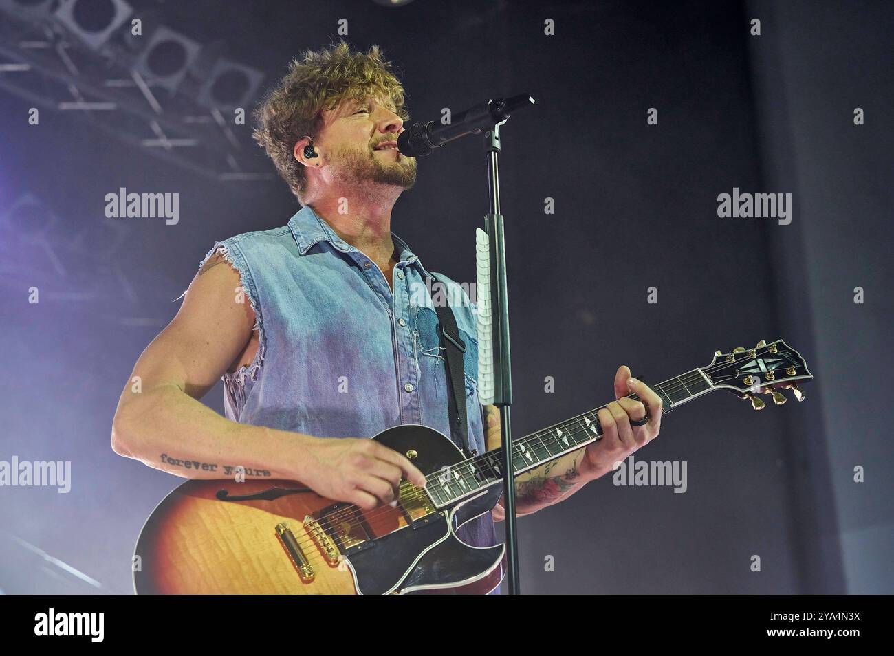 Samu Haber live bei einem Konzert seiner Club Tour 2024 im Capitol ...