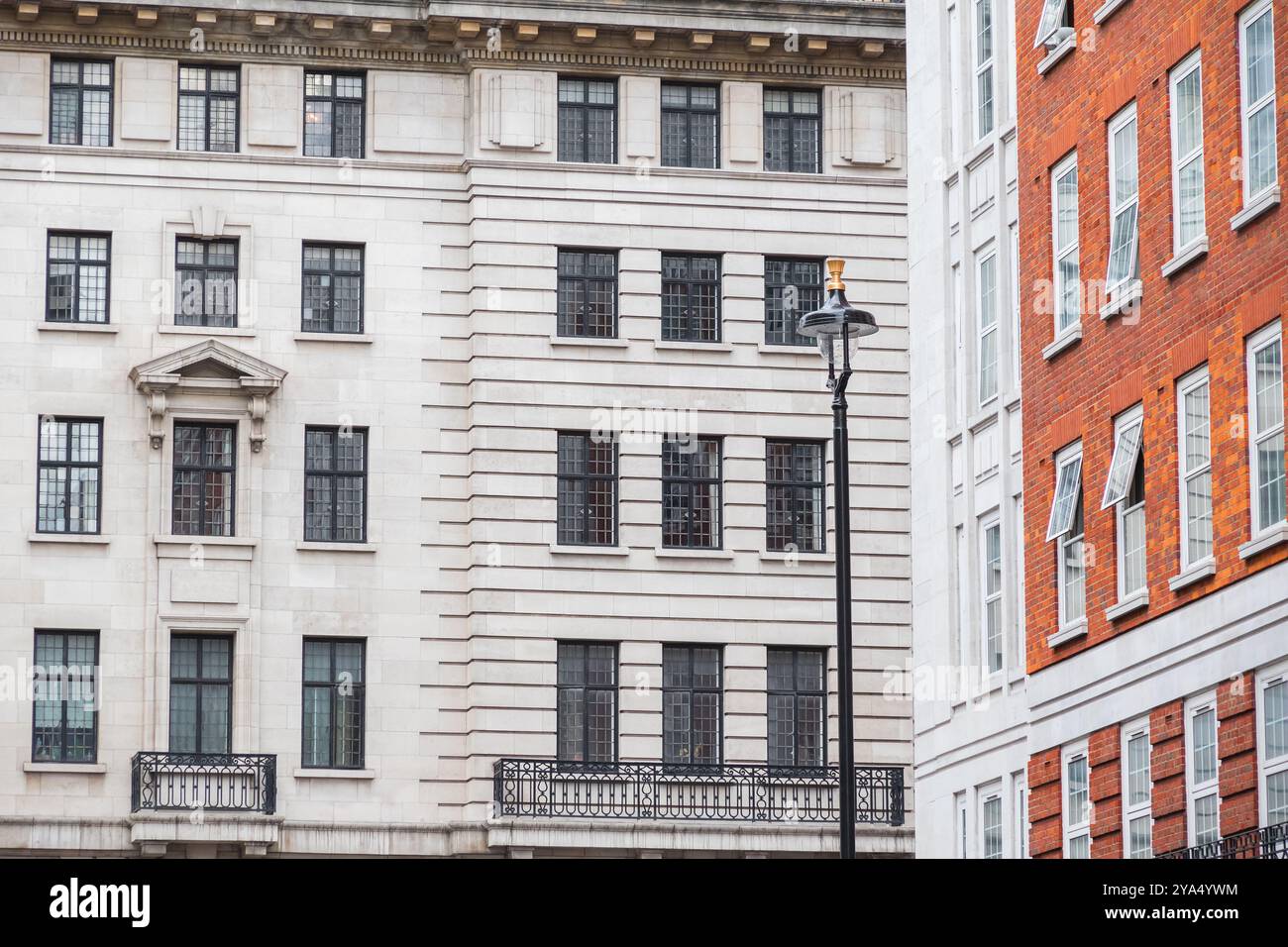 Facade of a grand Portland stone mansion flat building, Chiltern Court ...