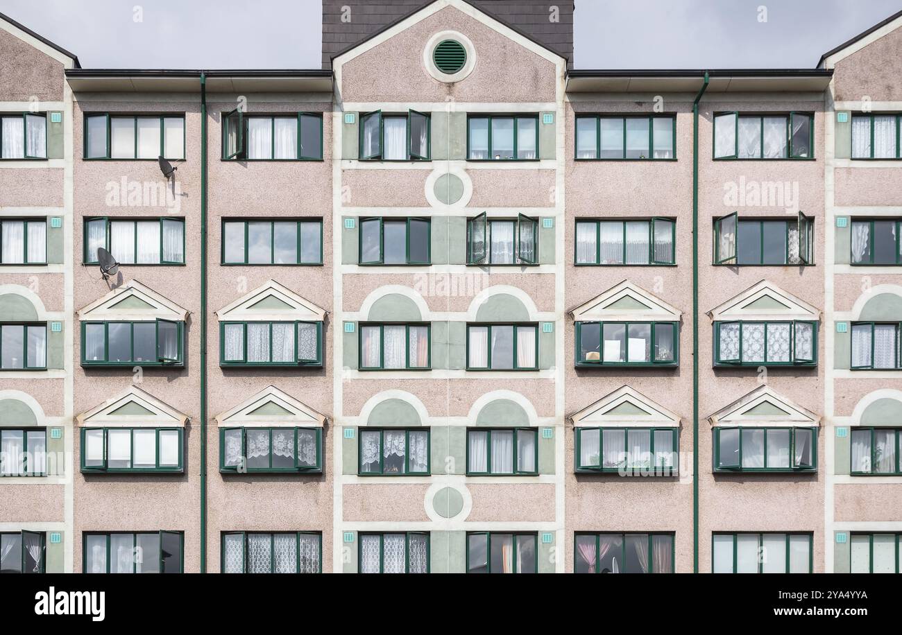 Facade of council housing block Lisson Green Estate in London Stock ...