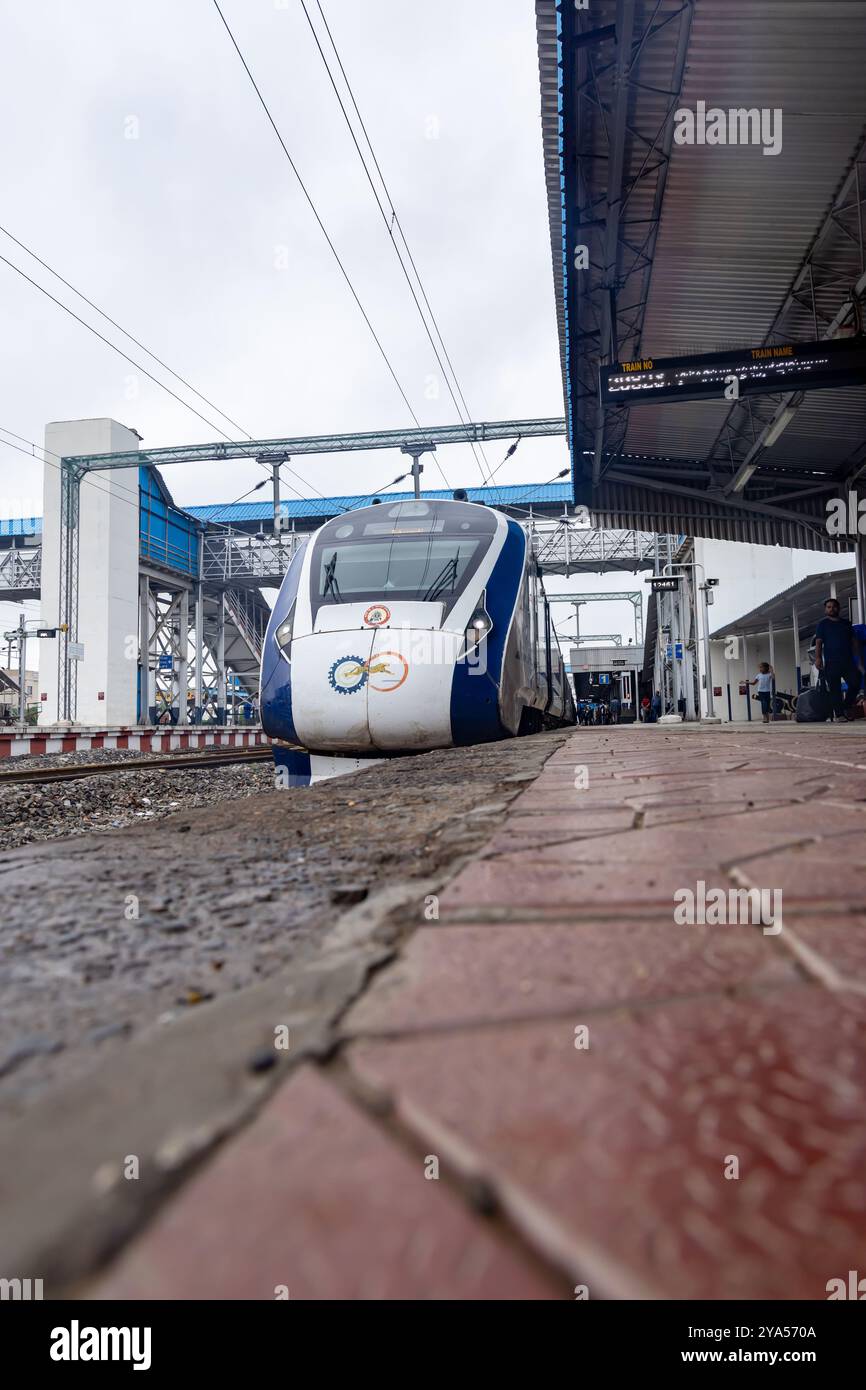Vande bharat trains hi-res stock photography and images - Alamy