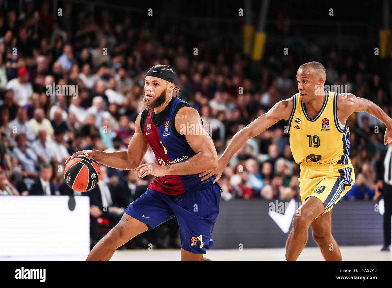 Justin Anderson of FC Barcelona and Louis Olinde of Alba Berlin during ...