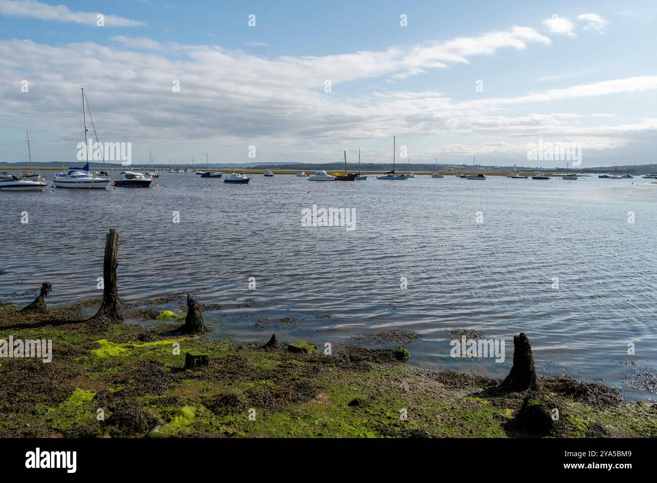 Boats in keyhaven hi-res stock photography and images - Alamy
