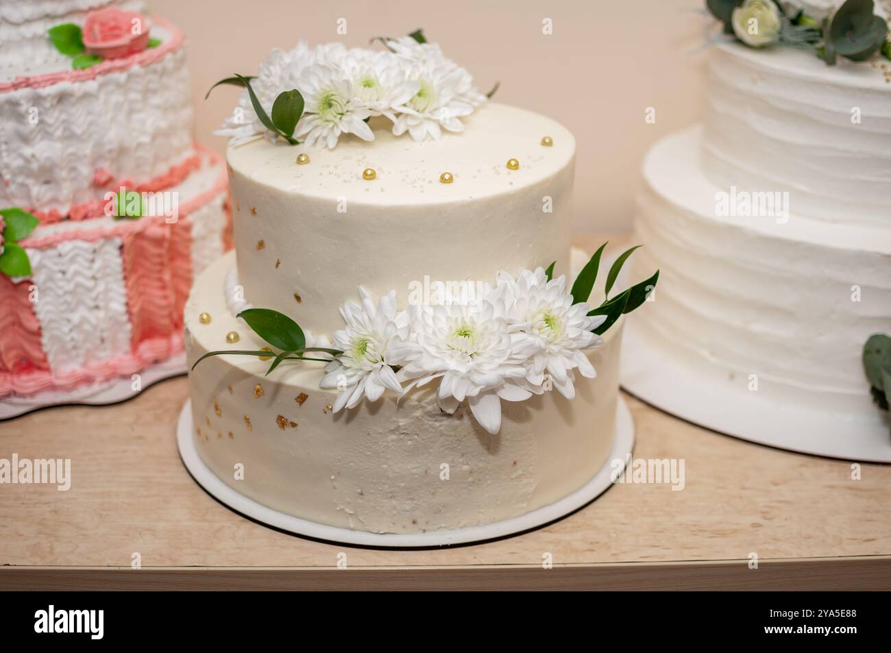 Thin cake layers hi-res stock photography and images - Alamy