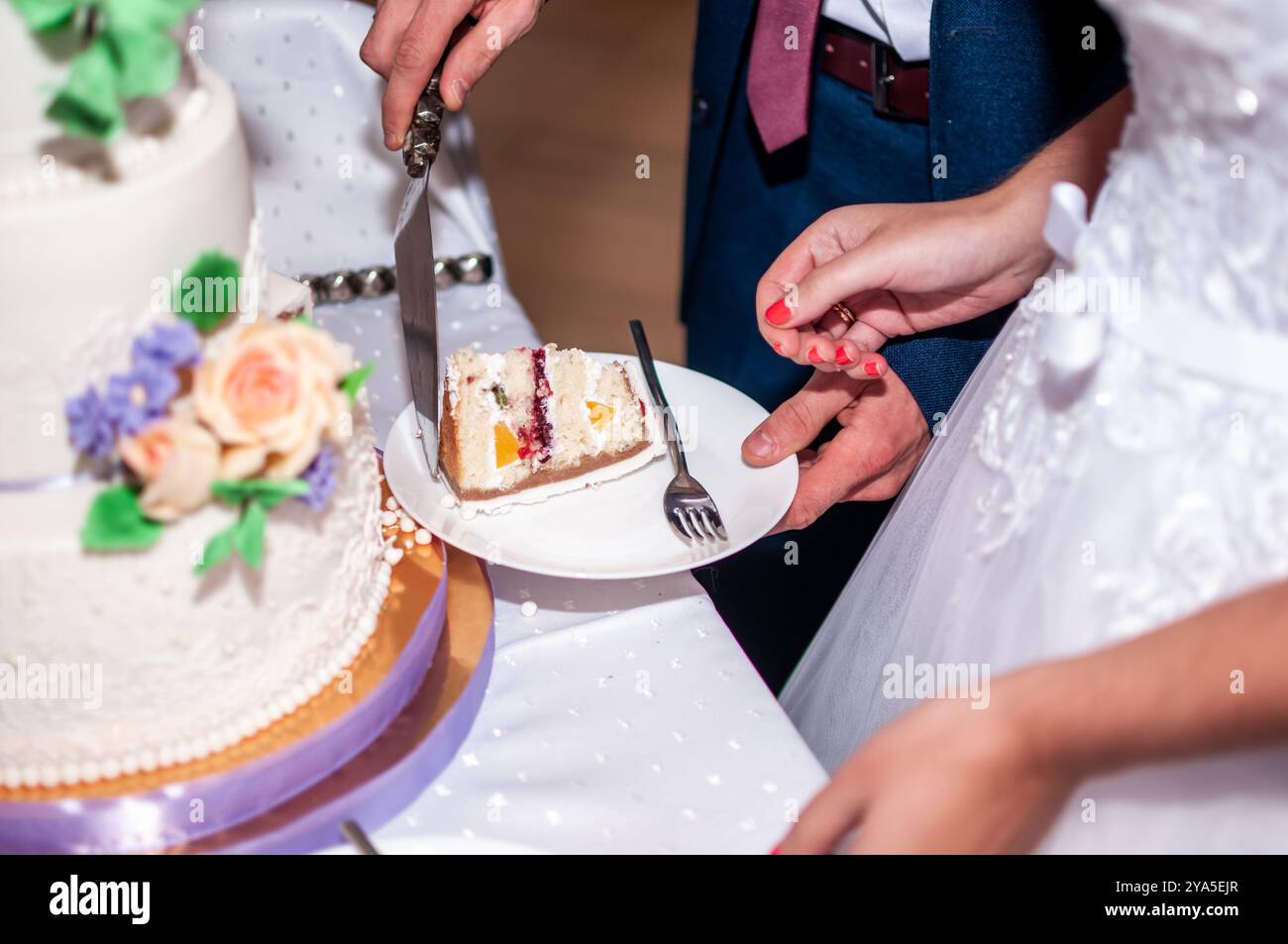 Couple cutting anniversary cake hi-res stock photography and images - Alamy
