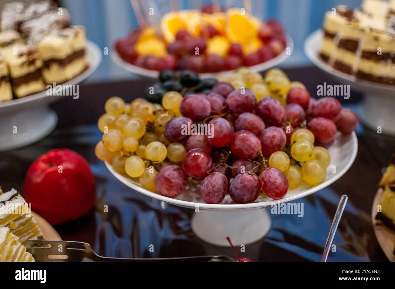 Vibrant array fresh fruits hi-res stock photography and images - Alamy
