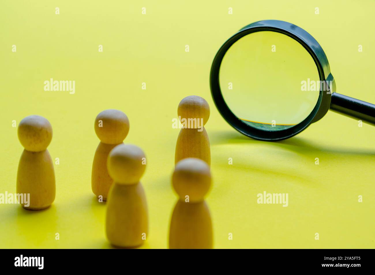 Magnifying glass human figure hi-res stock photography and images - Alamy