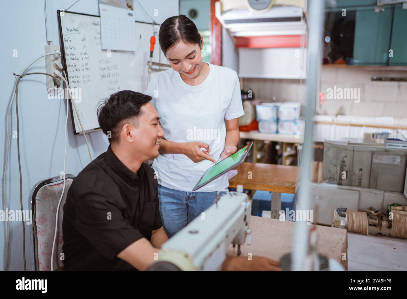 Supervisor showing green screen hi-res stock photography and images - Alamy