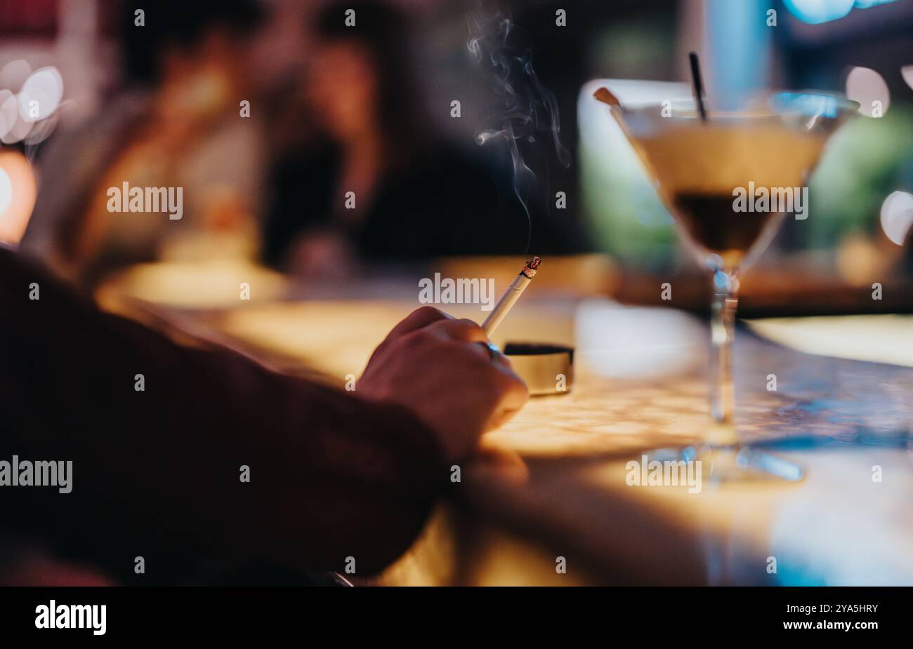 Nightlife relaxed social setting hi-res stock photography and images ...