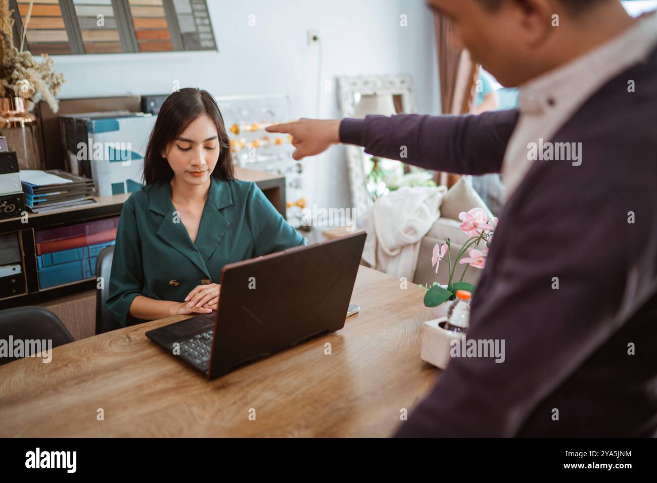 Angry shopkeeper hi-res stock photography and images - Alamy