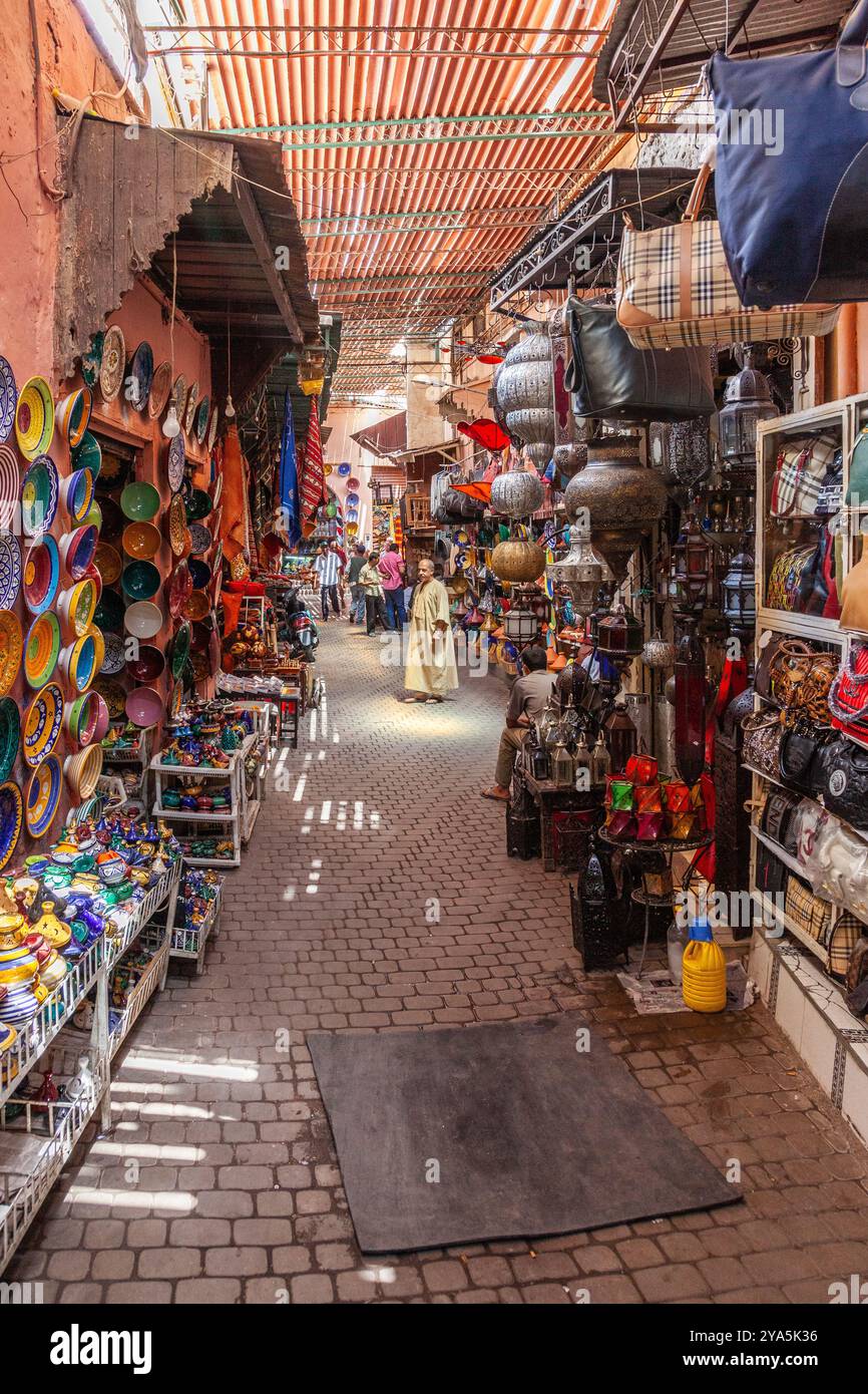 Narrow shopping streets in the heart of the medina of Marrakech Stock ...