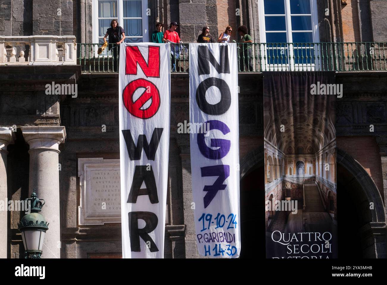 Italy: Napoli, banner no war and no G7 The banners lowered from the ...