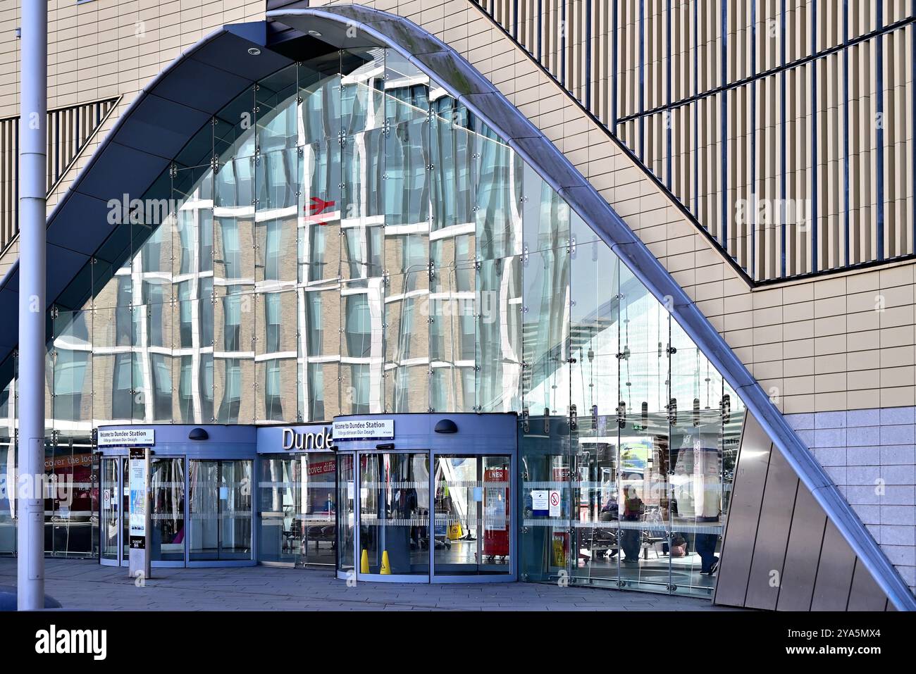 Around the UK - Dundee Train Station Stock Photo - Alamy