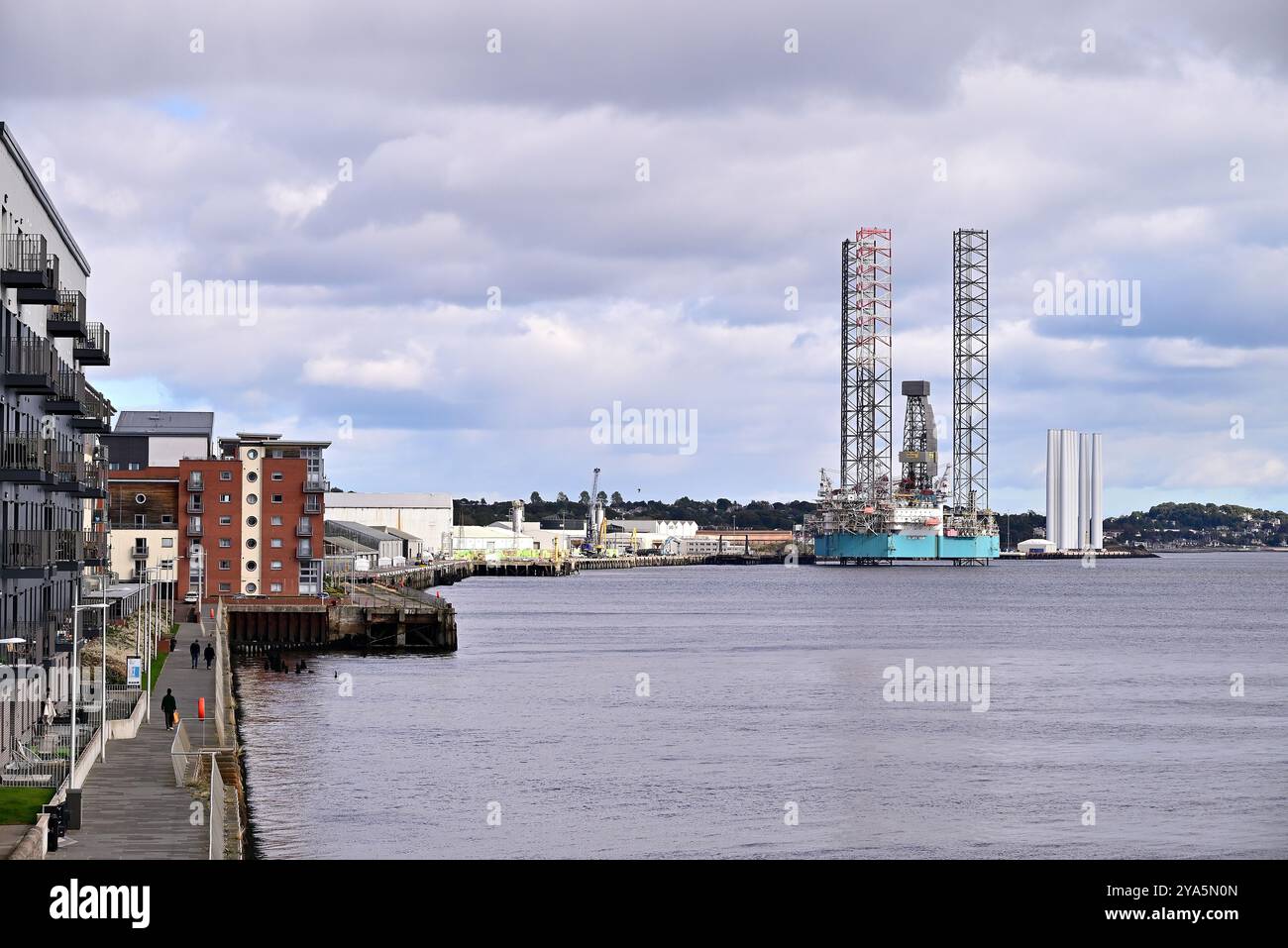 Around the UK - VALARIS VIKING Platform Rig, Dundee Stock Photo - Alamy
