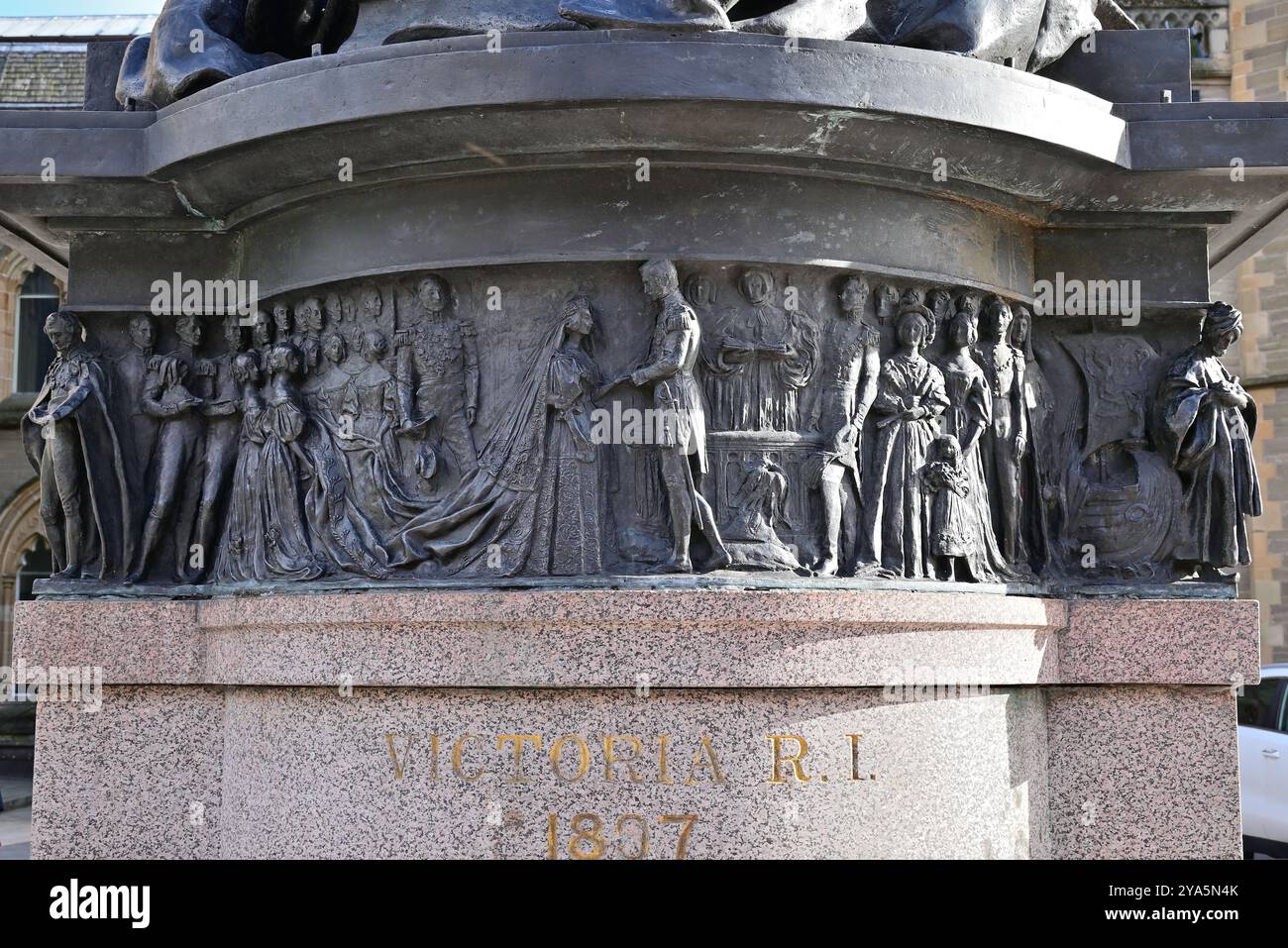 Around the UK - Queen Victoria's Statue, Dundee Stock Photo - Alamy