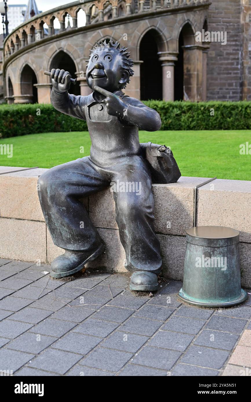Around the UK - Oor Wullie, statue, Dundee Stock Photo - Alamy