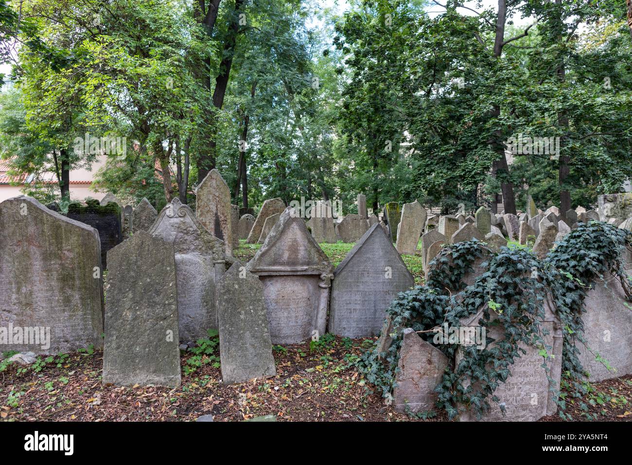 The Old Jewish Graveyard in Prague Czech Stock Photo - Alamy