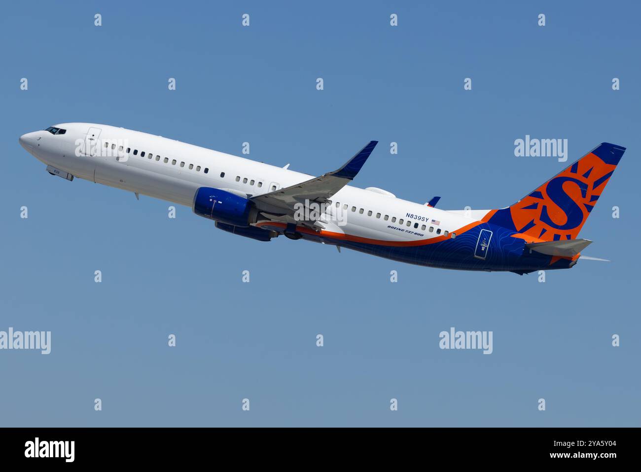 N839SY Sun Country Airlines Boeing 737-8J (WL) Departing Los Angeles ...