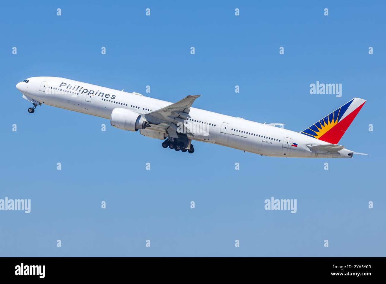 RP-C7779 Philippine Airlines Boeing 777-3F6ER Departing Los Angeles ...