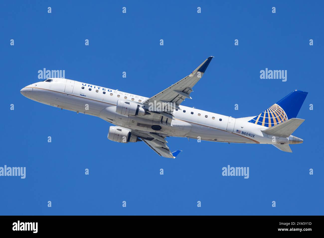 Embraer erj 175ll aircraft hi-res stock photography and images - Alamy