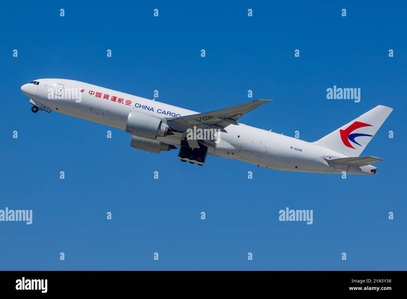 Boeing 777 interior hi-res stock photography and images - Alamy