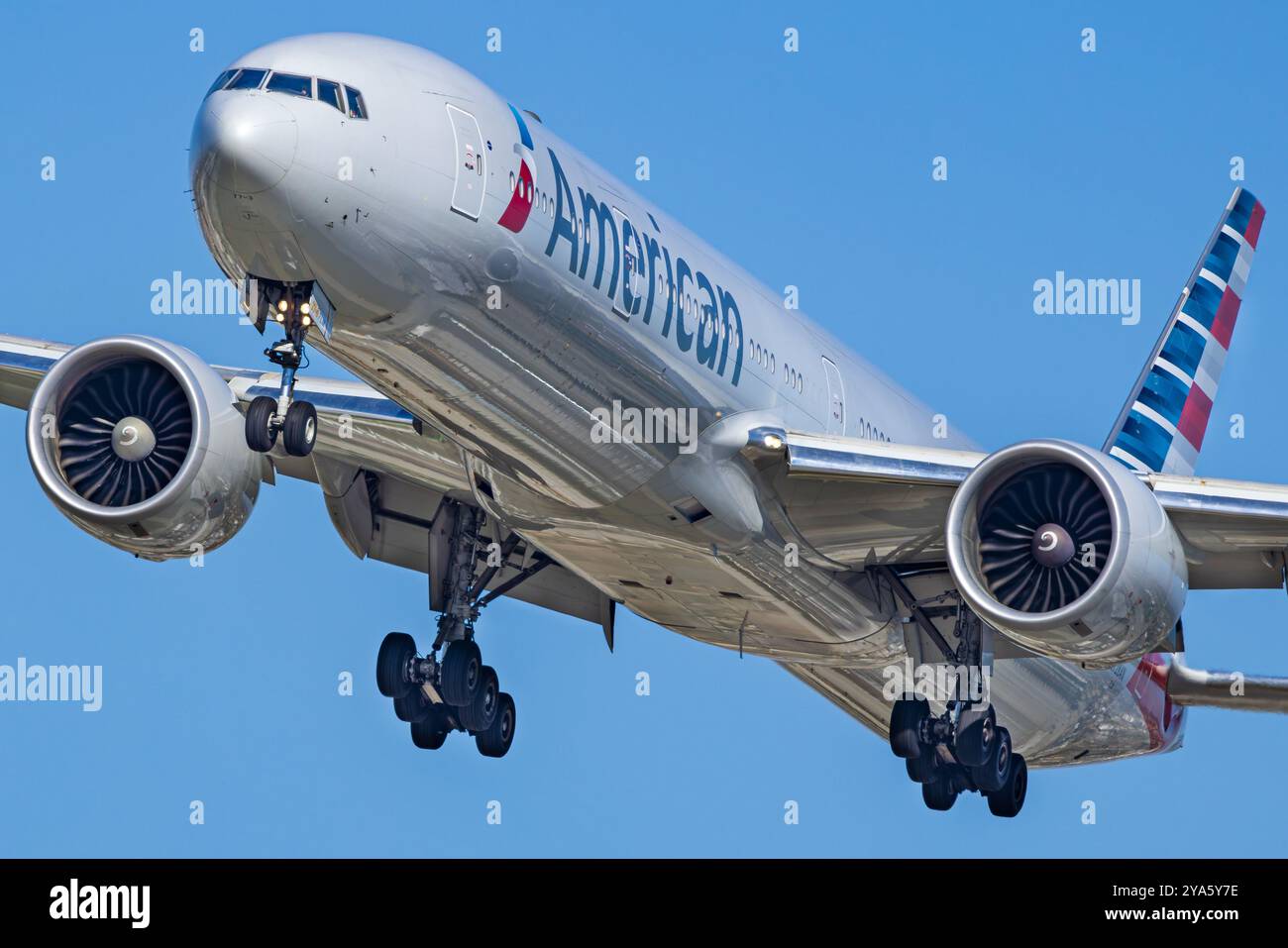 Boeing 777 interior hi-res stock photography and images - Alamy