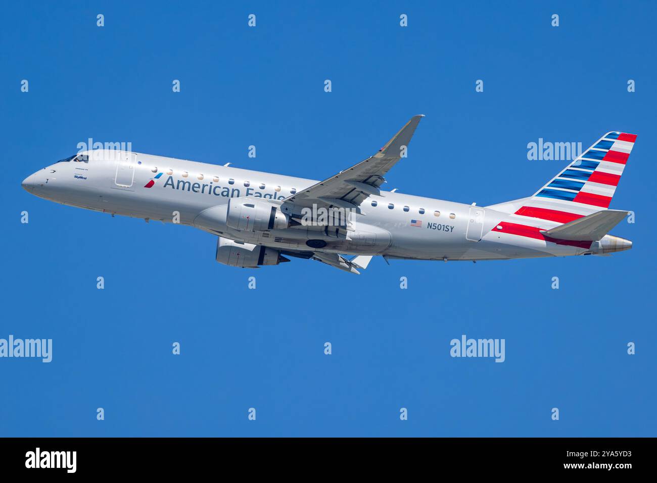 Embraer erj 175lr departure hi-res stock photography and images - Alamy