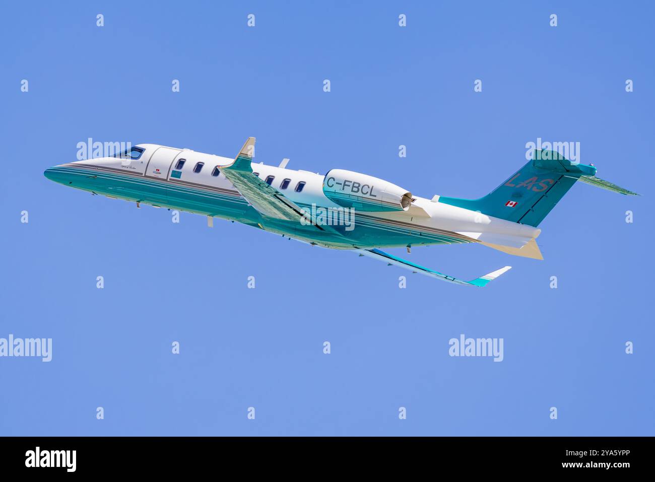 C-FBCL Learjet 75 taking off from Palm Springs (PSP/KPSP Stock Photo ...