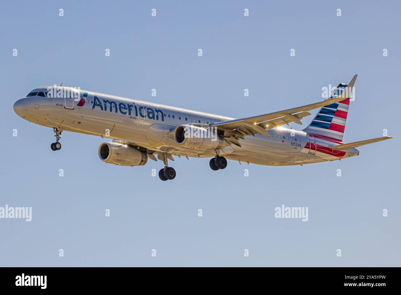 N153AN American Airlines Airbus A321-231(WL) landing at Palm Springs ...