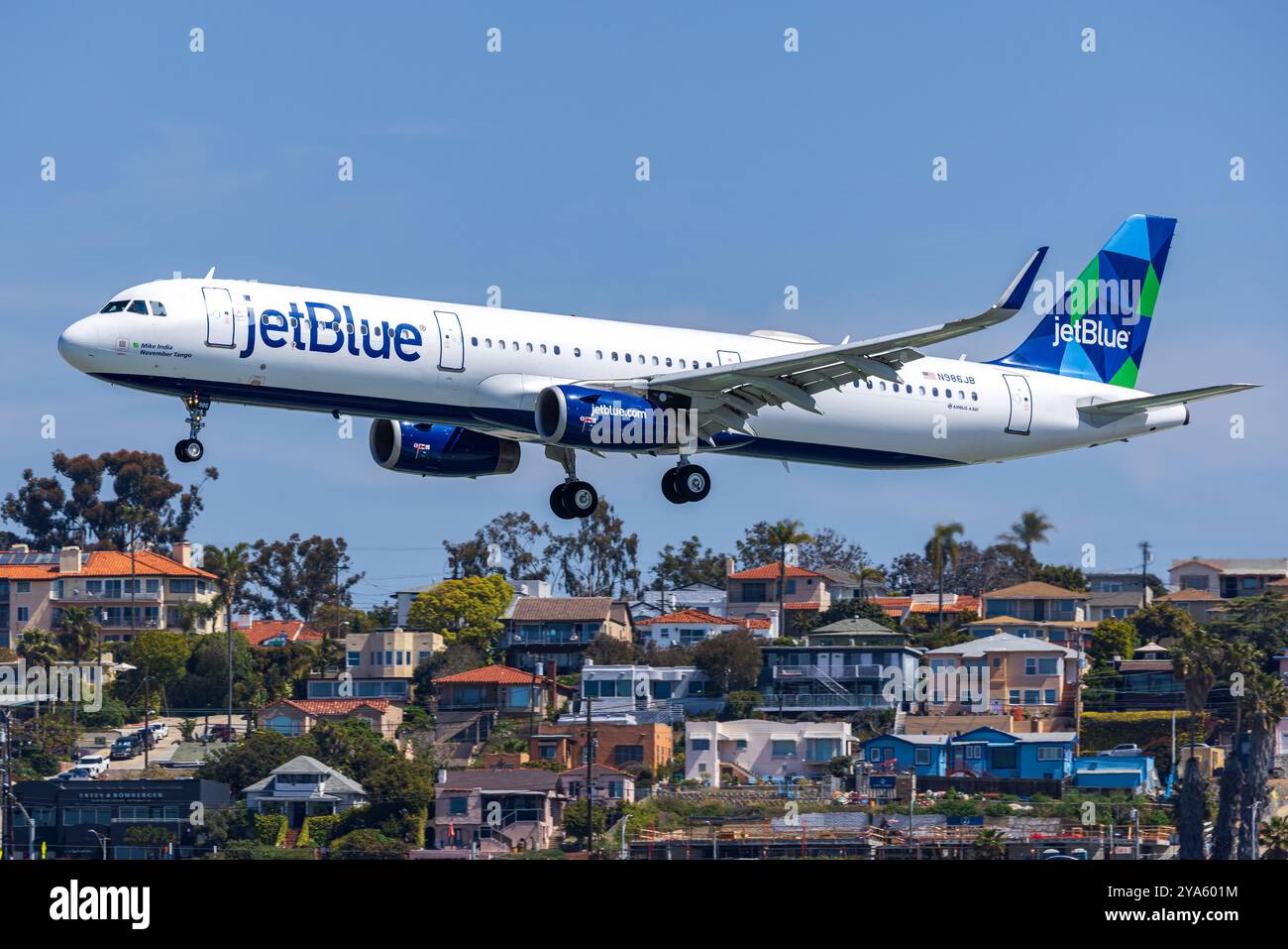 N986JB JetBlue Airbus A321-231(WL) landing at San Diego SAN (KSAN Stock ...