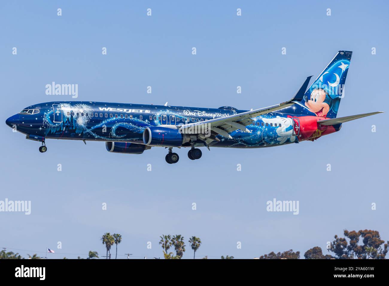 C-GWSZ WestJet Boeing 737-8CT (Walt Disney World - Mickey Mouse Livery ...