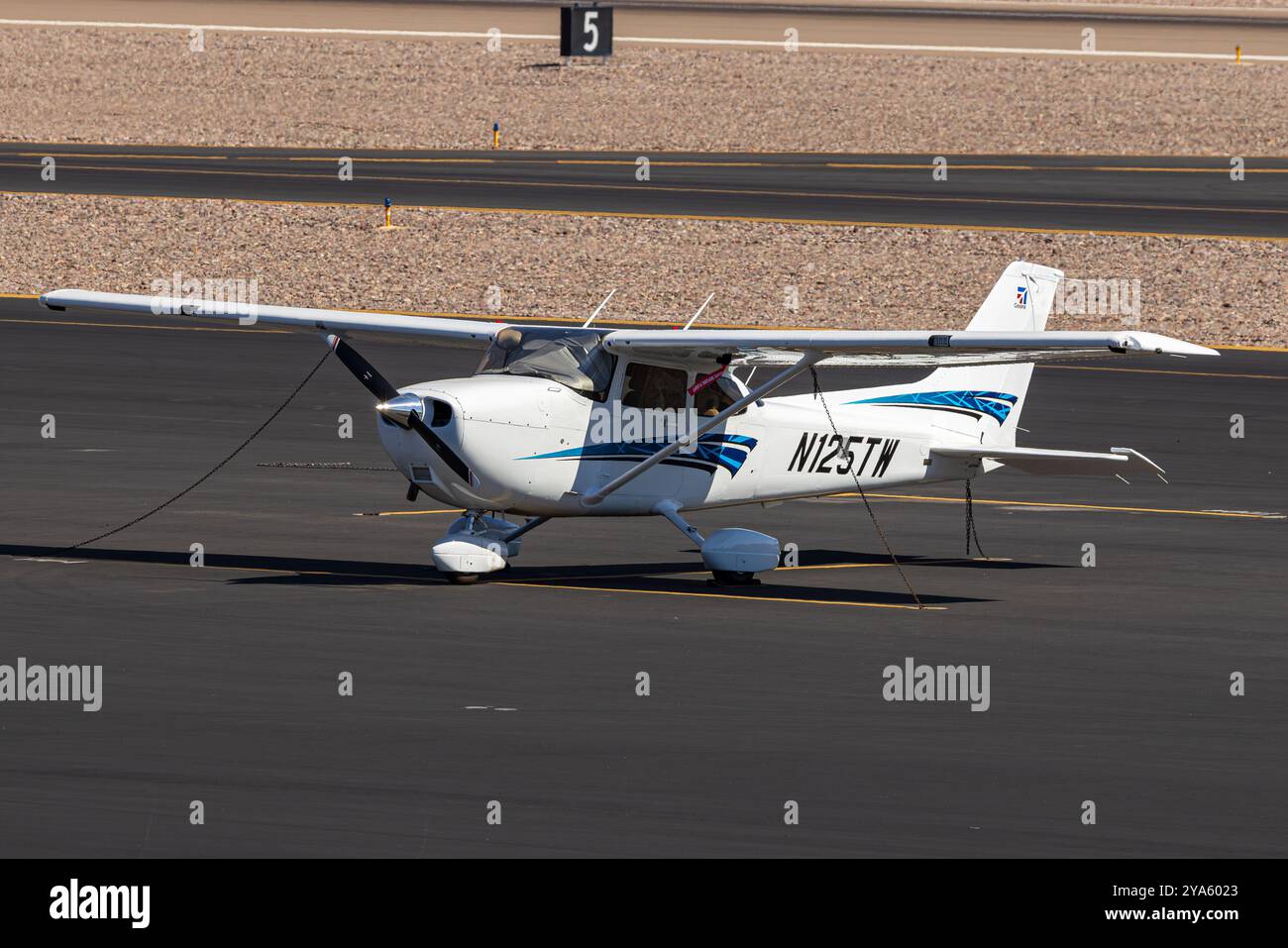 Flight training convenience hi-res stock photography and images - Alamy