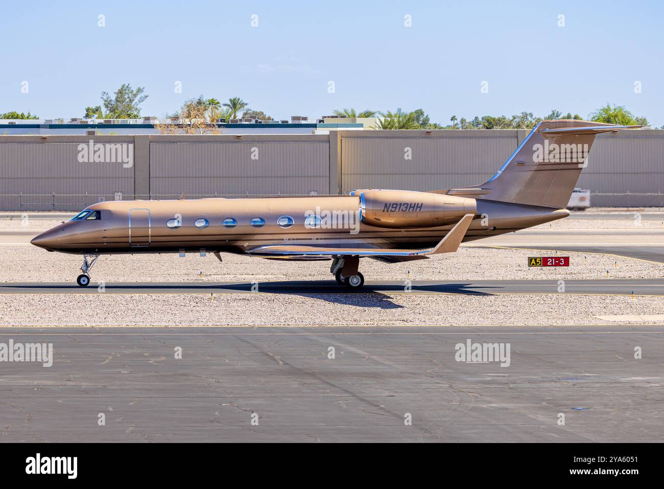 Rolls royce tay mk 611 8c engines hi-res stock photography and images ...