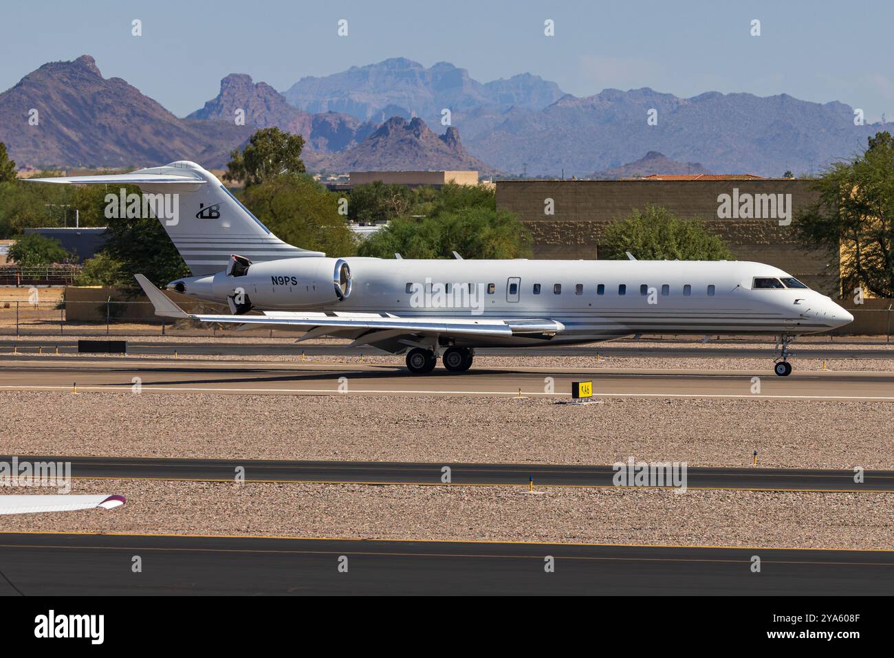 Bombardier inc bd 700 1a10 hi-res stock photography and images - Alamy