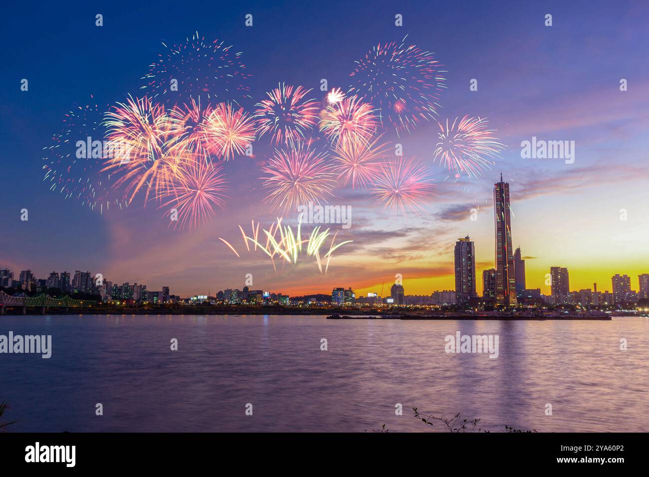 Fireworks along the Han River in International Fireworks Festival at ...