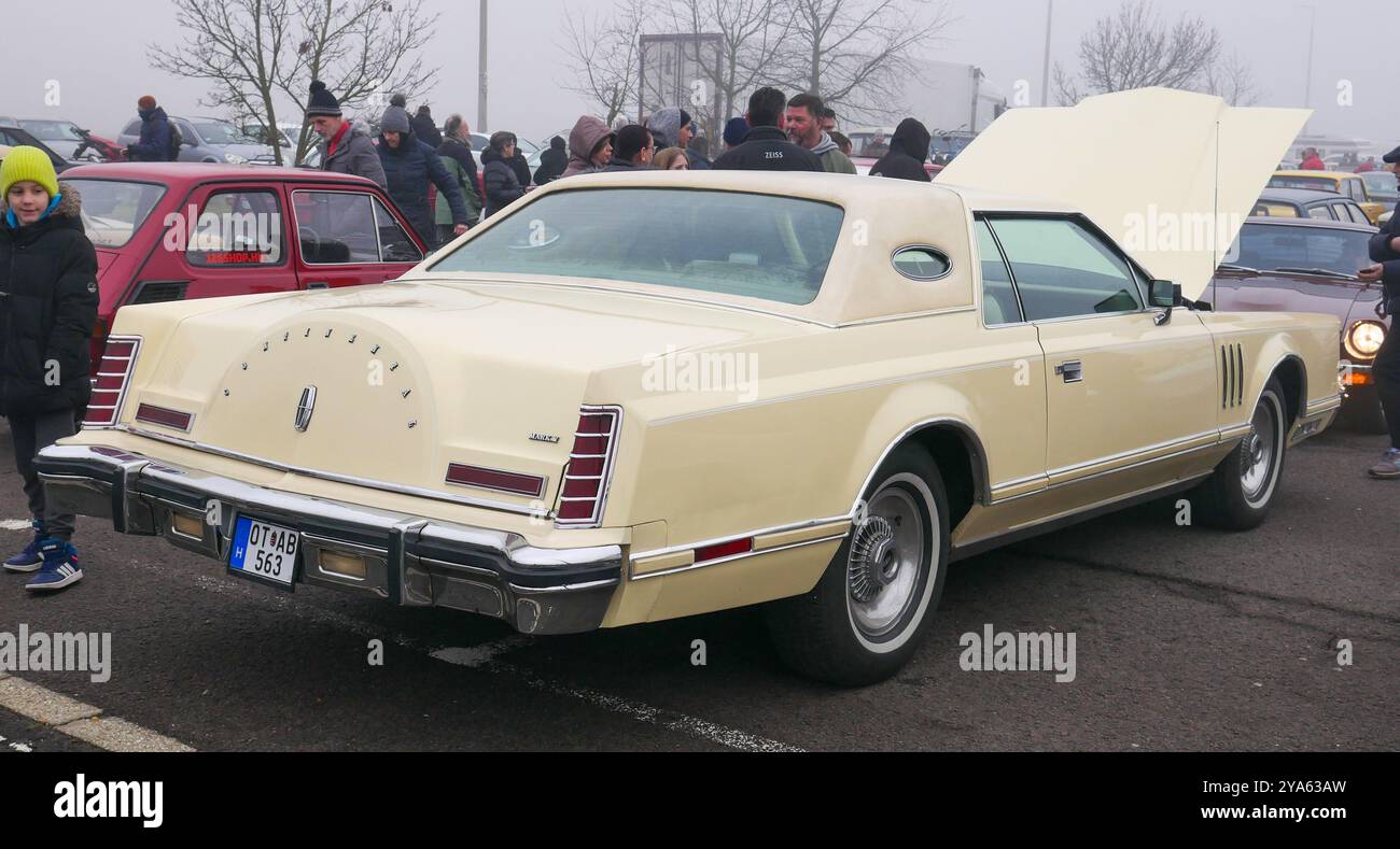 Lincoln Continental Mark V Stock Photo - Alamy