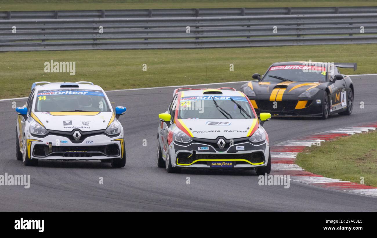 The Chris Bialan / Simon Mason Renault Clio (right) beside Rob Gaffney ...