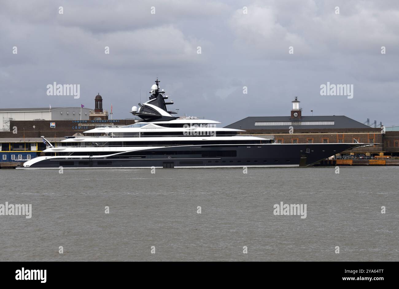 Superyacht Kismet (2024) is a new 400ft superyacht owned by Shahid Khan ...