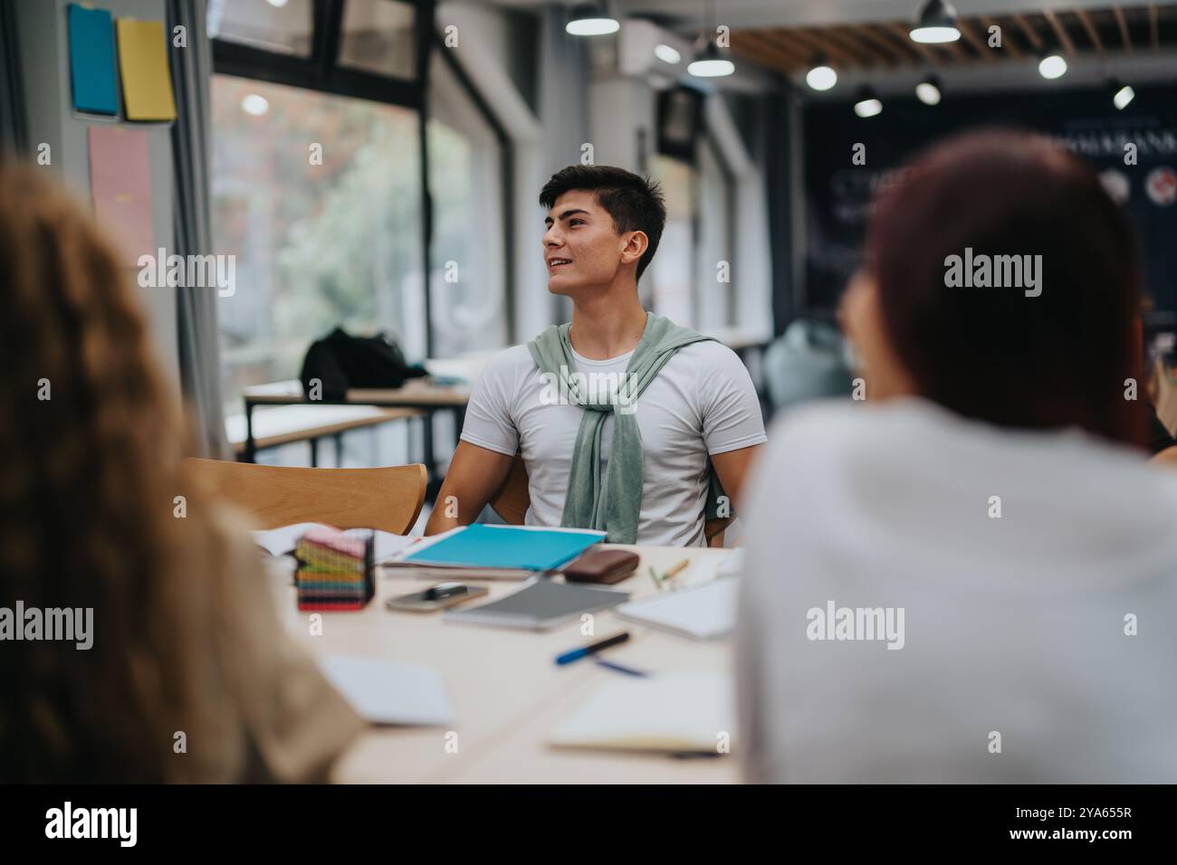 Collaborative learning atmosphere hi-res stock photography and images ...