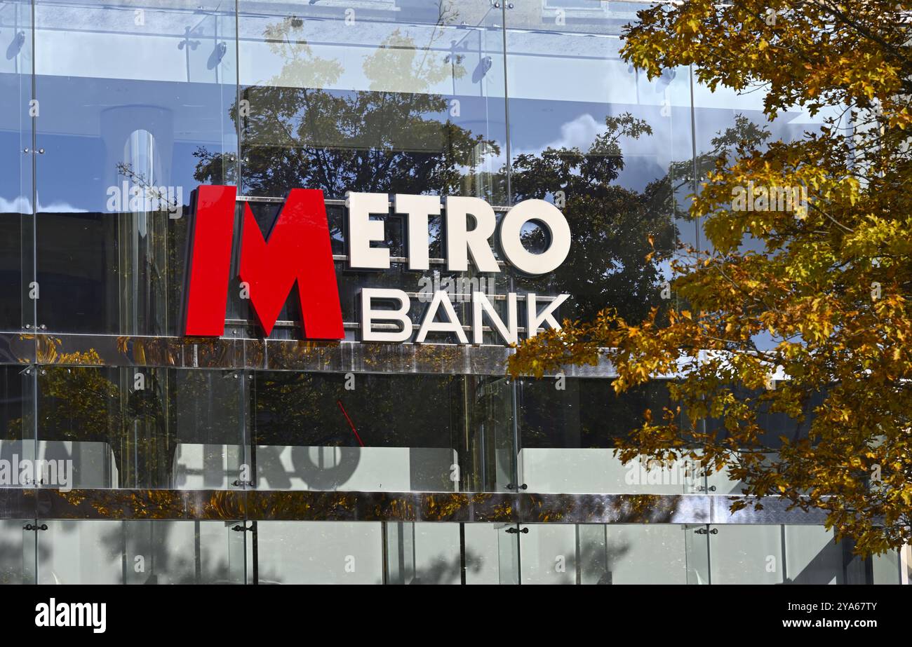 High street metro bank hi-res stock photography and images - Alamy