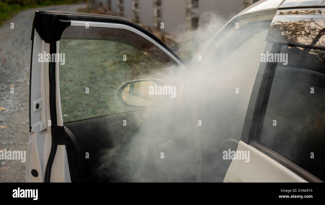 Car smoke inside hi-res stock photography and images - Alamy
