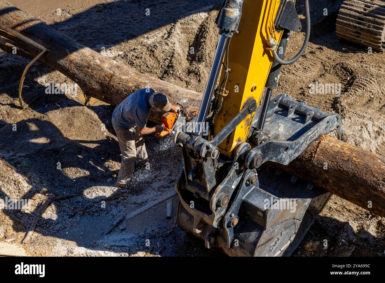 Chimney Rock, United States. 10th Oct, 2024. Construction crews remove ...