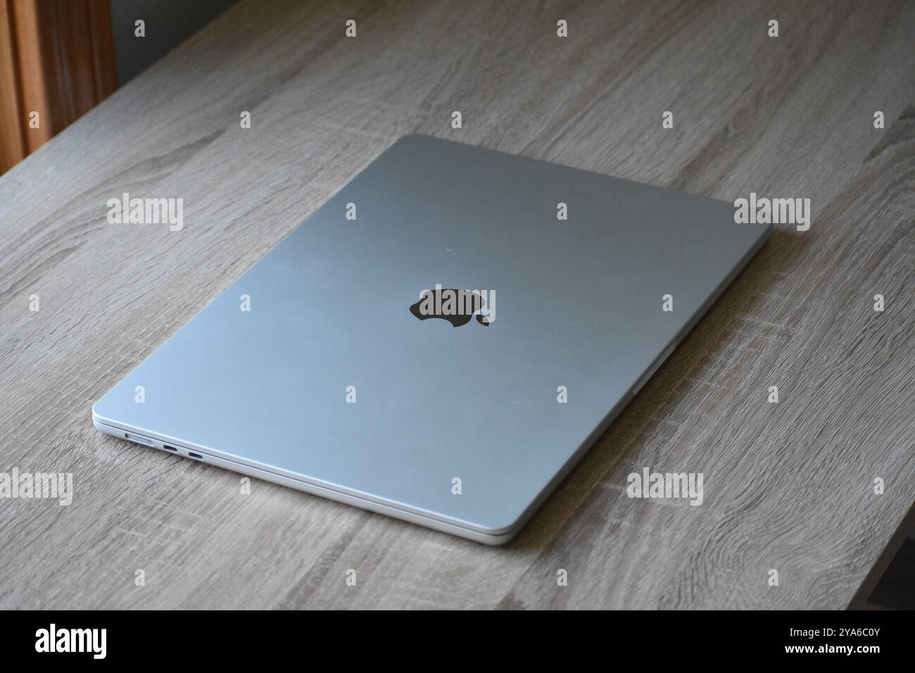 MacBook Air Closed Lid Stock Photo - Alamy