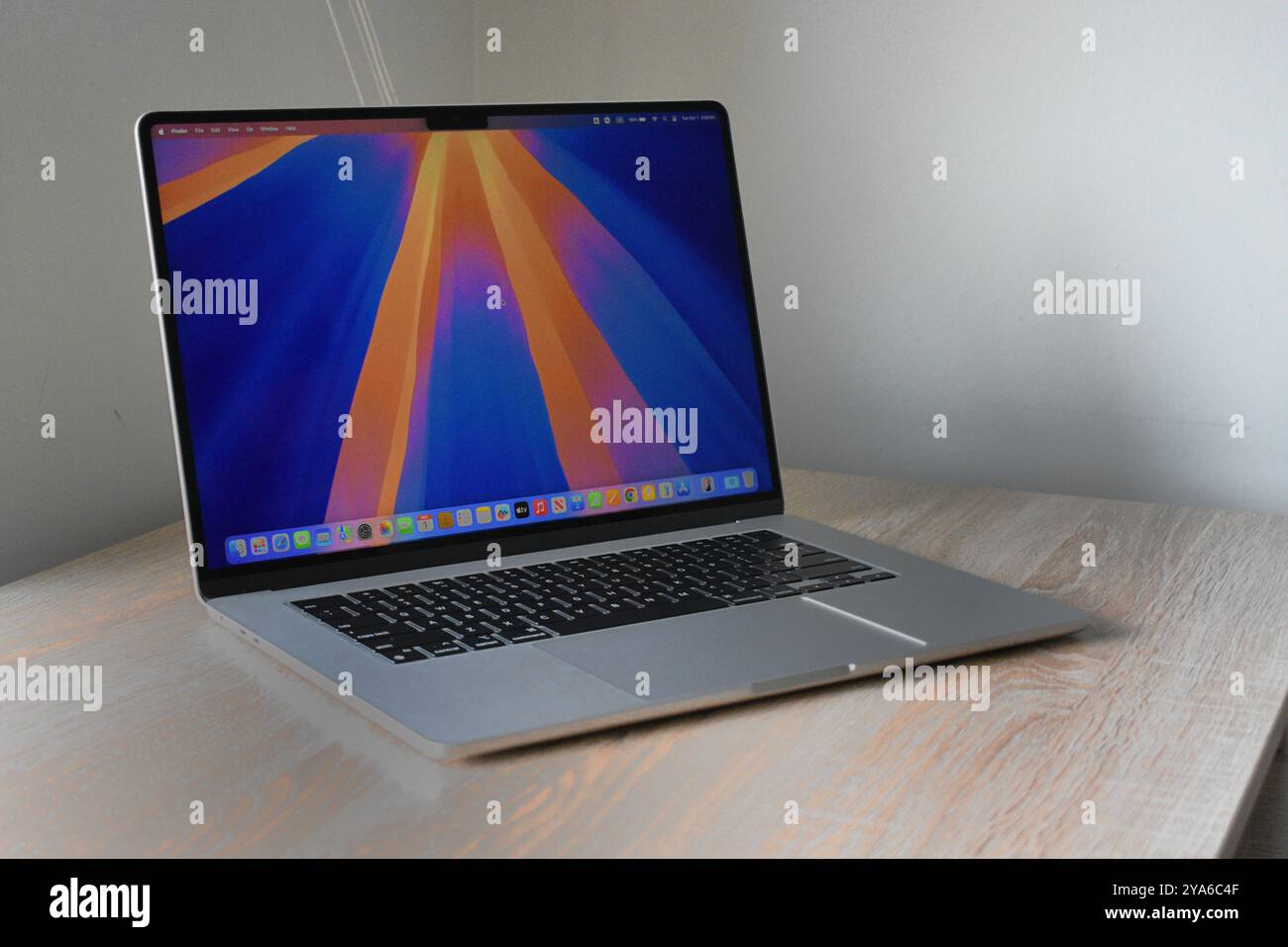 Macbook air m2 hi-res stock photography and images - Alamy