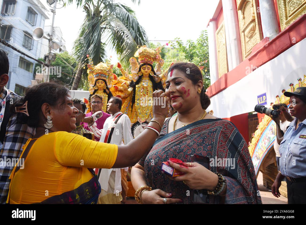 Indian Marred Women apply ''Sindur'', or vermillion powder, on each ...