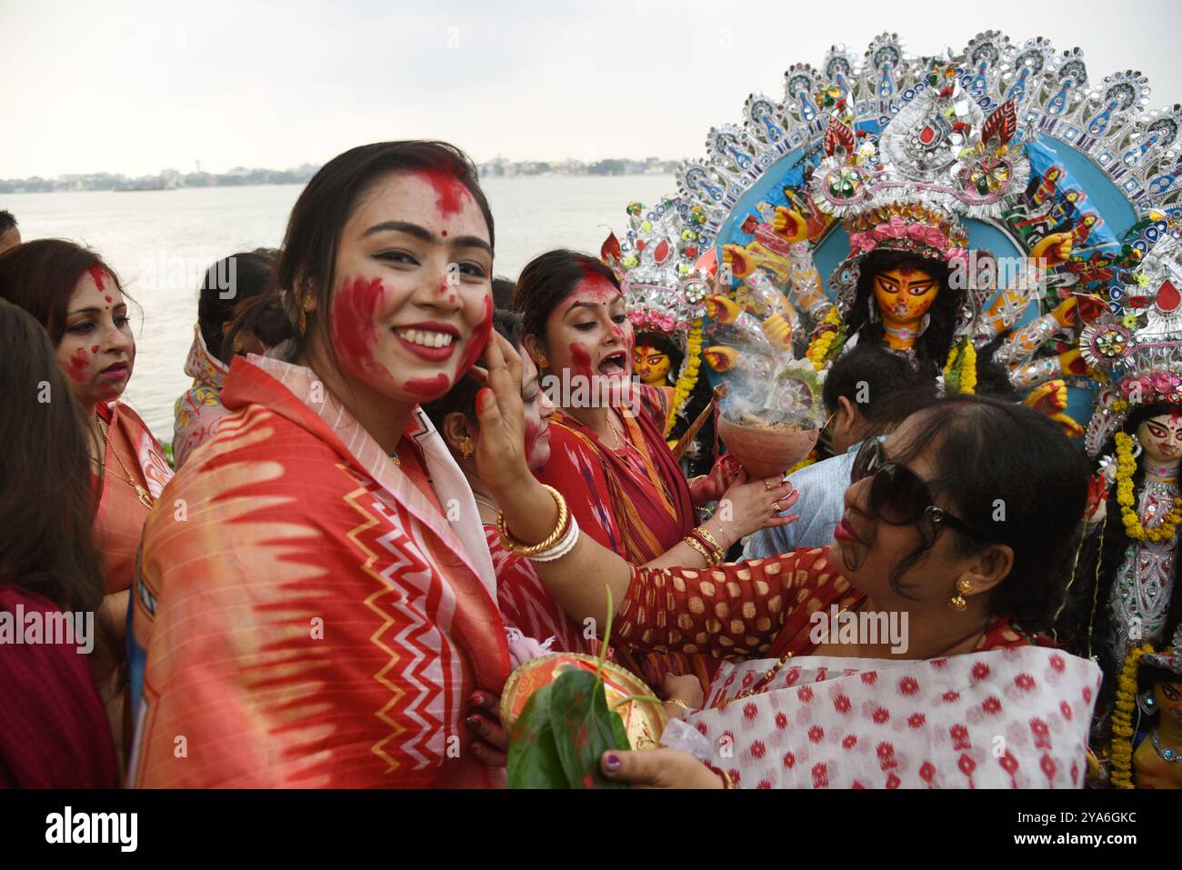 Indian Marred Women apply ''Sindur'', or vermillion powder, on each ...
