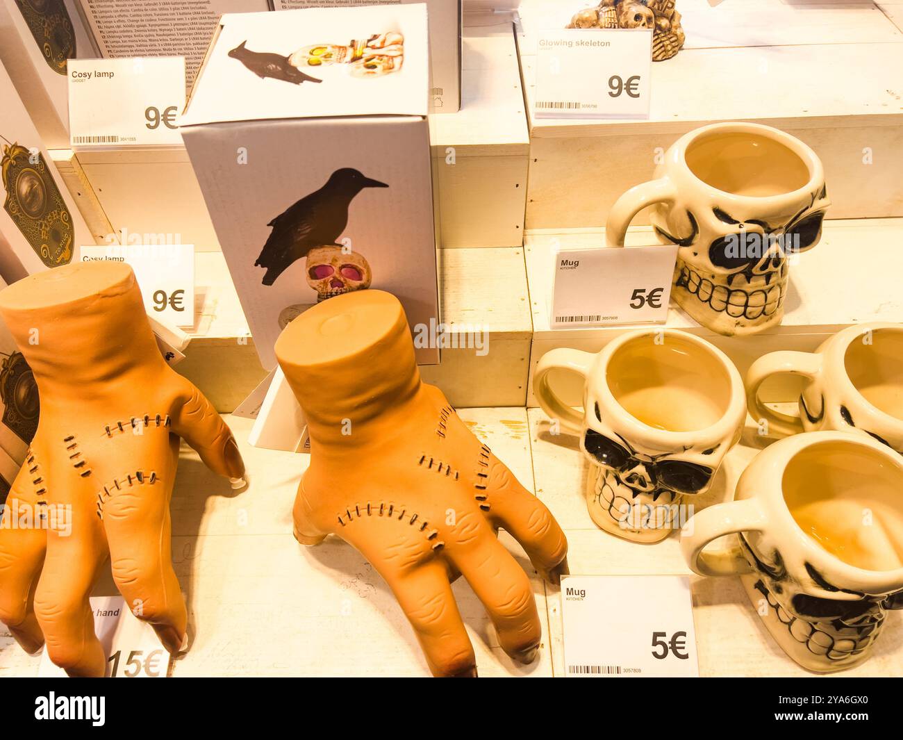 Tiger shelf items hi-res stock photography and images - Alamy