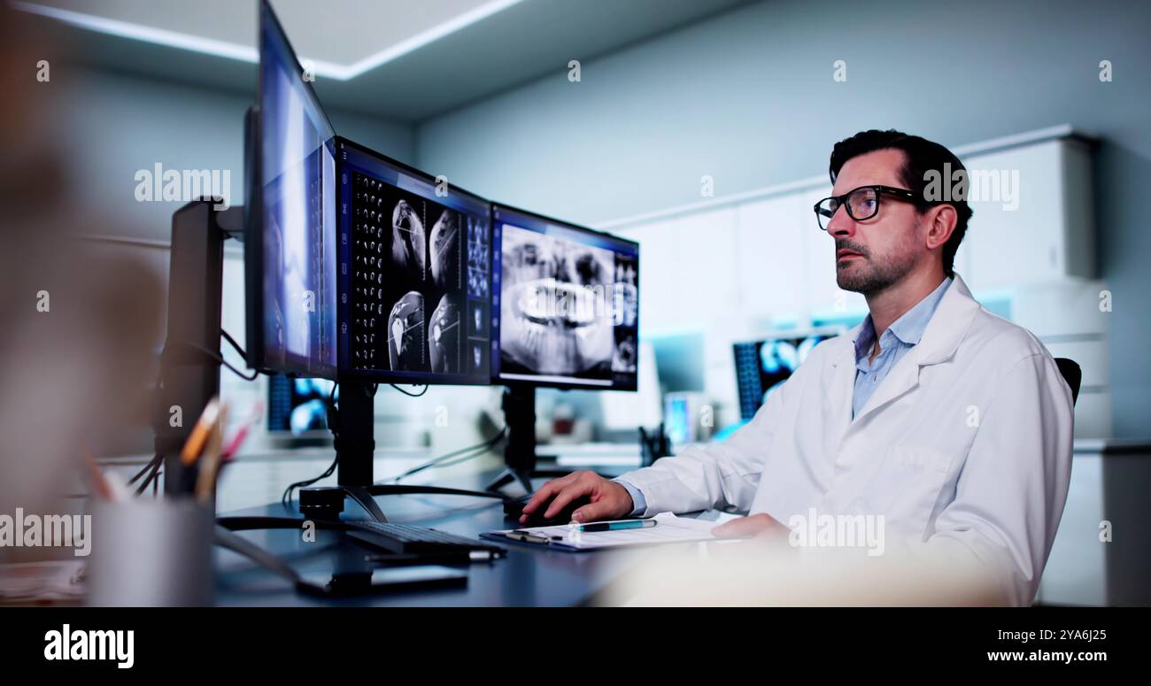 Surgeon holding xray knee hi-res stock photography and images - Alamy